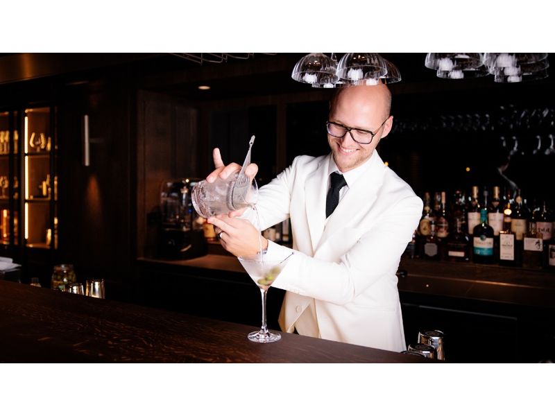 Nick Vrielink wint goud op IBA World Cocktail Championship 2023 in Rome ...